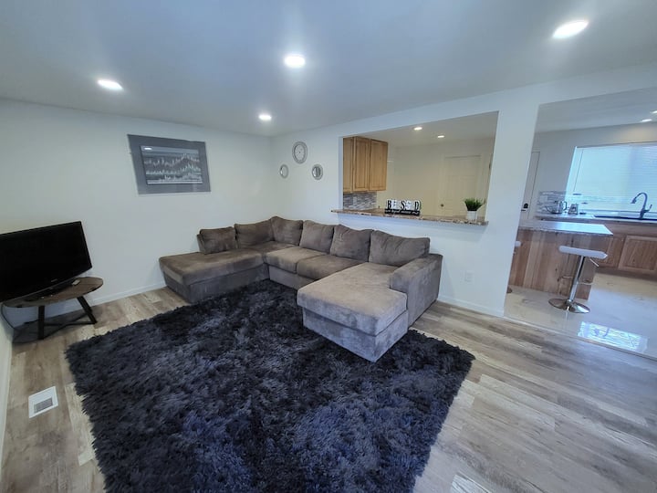 Beautiful 4 Bedroom 2  Bath House - Aurora, CO