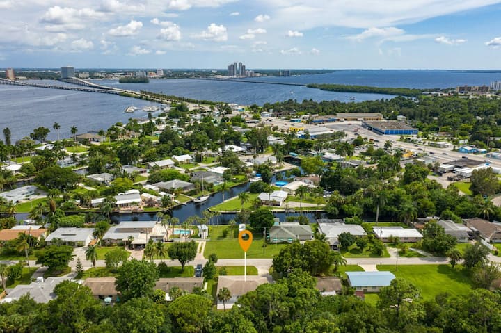 Close To Historic Downtown - Fort Myers, FL