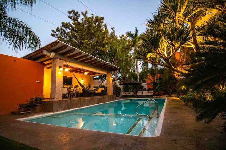 Suites  "Titanic" (Son 2 Suites) Con Alberca - Colima