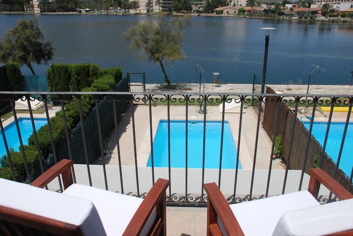 Private Pool Overlooking Lake/2' From Airport Bus. - 阿爾庫迪亞