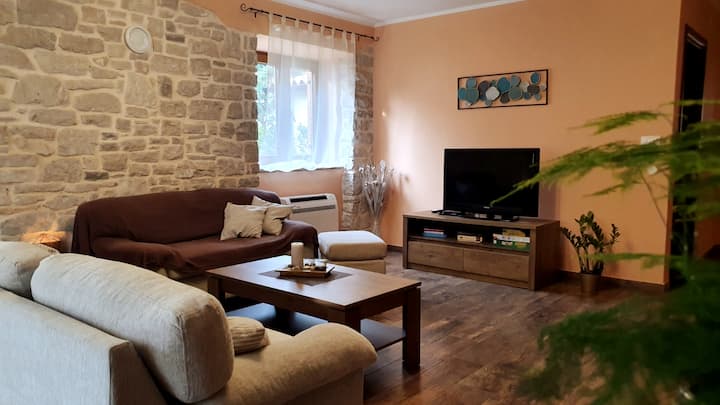 Spacious House, Beautiful Garden, Near Pula Centar - Pula