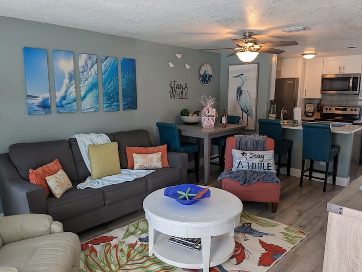 The Salty Seahorse - Dog Friendly Beach Resort - Cocoa Beach, FL