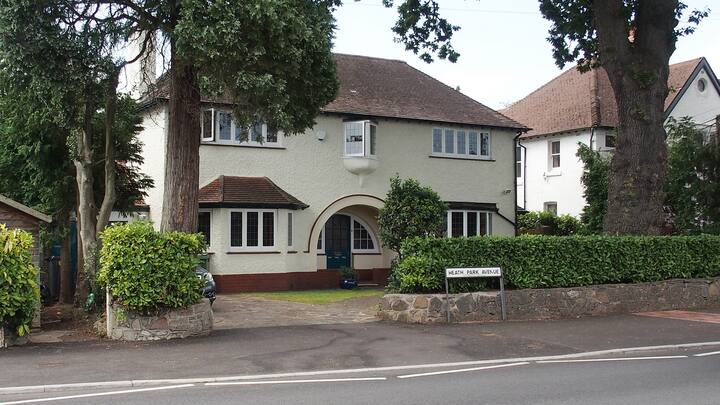 Suite Of 3 Double Bedrooms In Our Beautiful Home - Cardiff