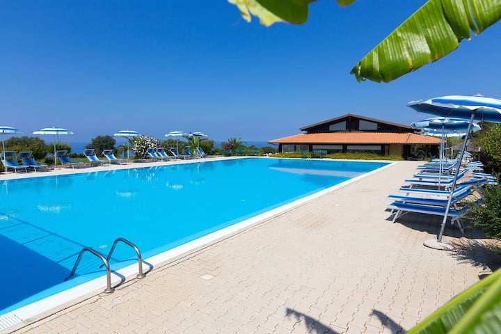 Ninea Garden View - Parghelia