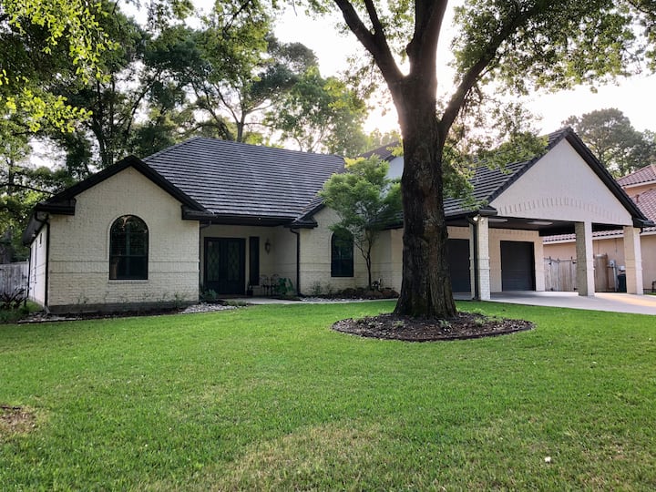 Beautiful Nature Lakeside 6 Rooms 8 Beds Sleeps 16 - Willis, TX