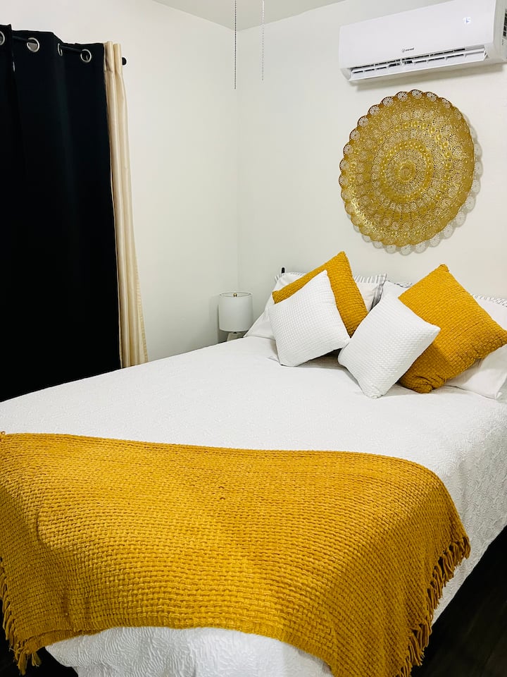 Lovely 1 Bedroom Unit-free Parking On Premises - Tampa, FL