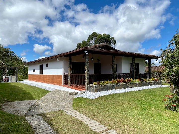 Acogedora Casa De Campo Con Excelente Ubicación - Rionegro