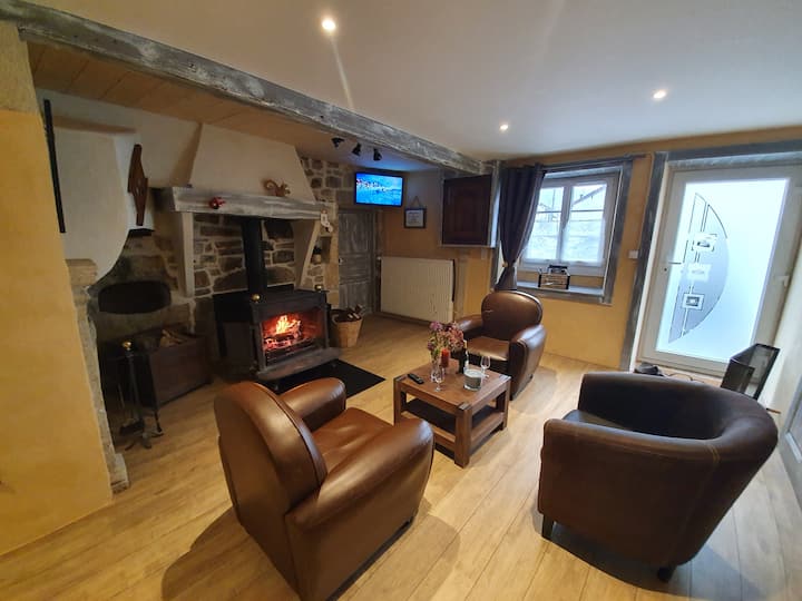 La Tanière Un Repère Chaleureux Au Cœur Du Jura - Champagnole