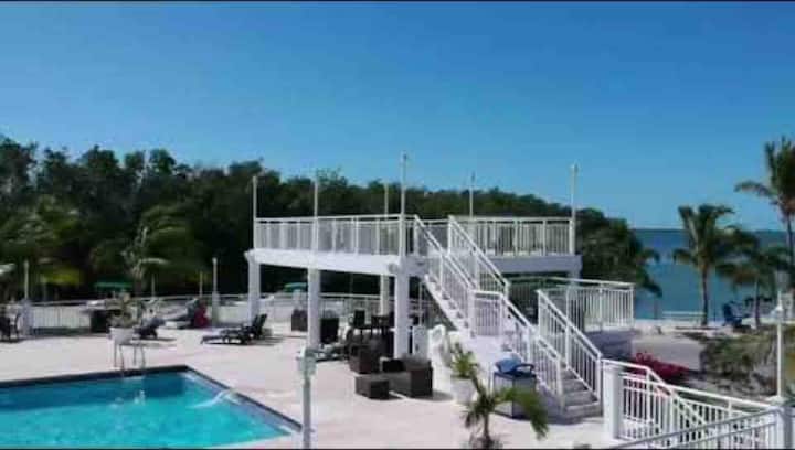 Relax And  Sun It Up In Your Own Rooftop - Key Largo