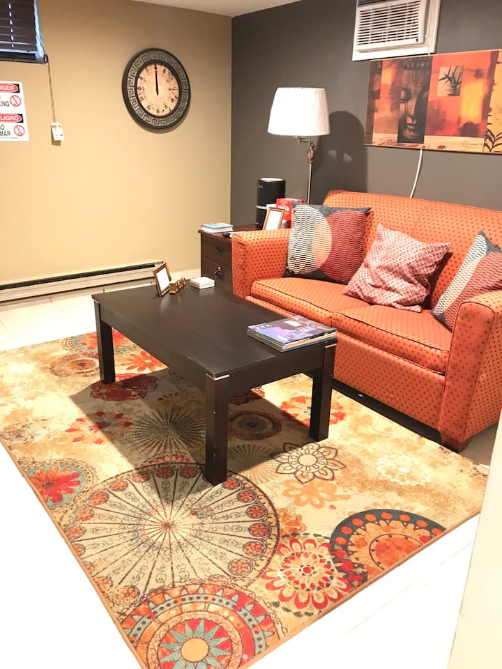 Cozy, Private, Self Check-in & Private Parking - Garden City, NY