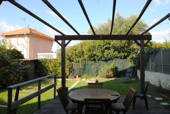 T2 Calme, Jardin, Plage à Pied - Tolone