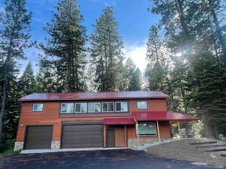 Mountain Top Retreat: Hot Tub! - Garden Valley, ID