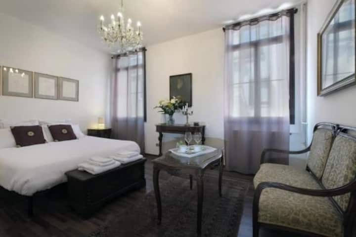 Room In Rialto In Ancient Palace On The Canal - Venice