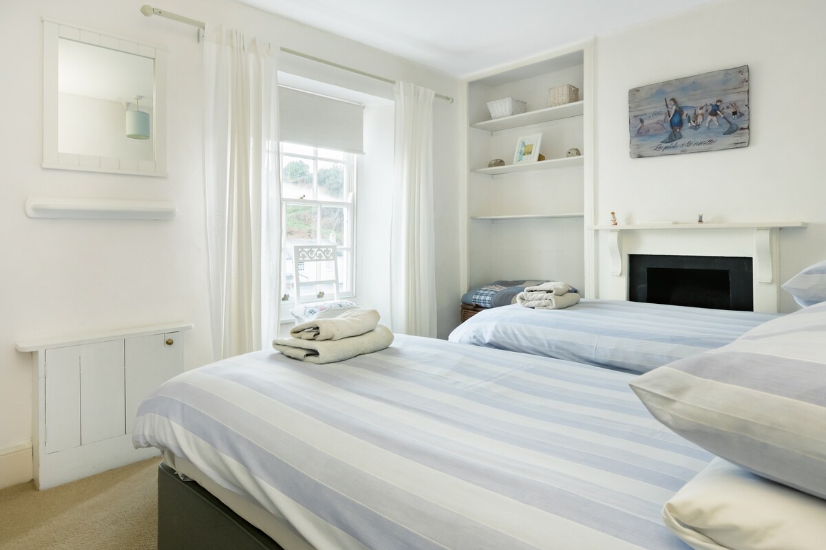Cliff Garden, Portloe - Cottage with Sea Views - Cottages for Rent in ...