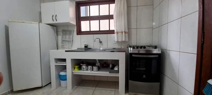 Ap. 1 Qto Uma  Cama , Banheiro E Coz, Tv, Ar  ,Wi - Florianópolis