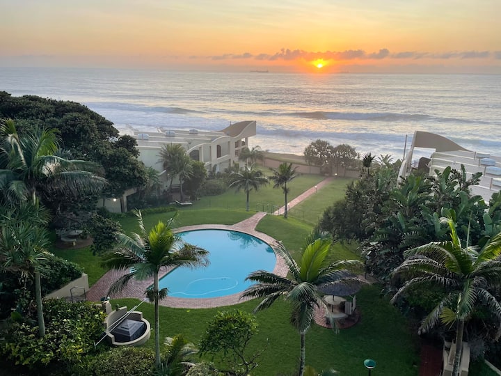 Stunning Umdloti Beach Flat, Pool & Sea Views - Mount Moreland