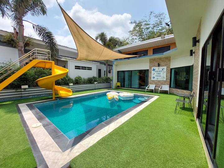 Rainy The Pool - Sattahip