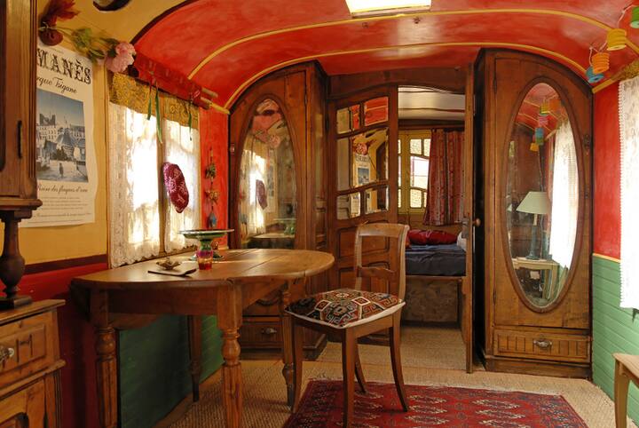 Jolie Roulotte De 1920 A La Ferme Solongo - Saint-Pons-de-Thomières