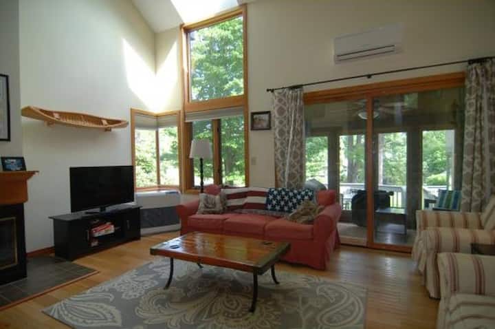 Slice Of Paradise At Lake Winnipesaukee - Gilford