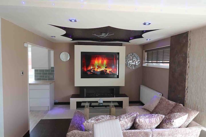 Unique Two Bedroom Apartment With Balcony - Birmingham