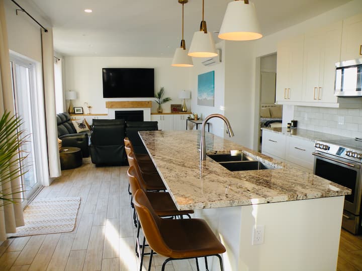 Luxury With Lake Views - Port Stanley