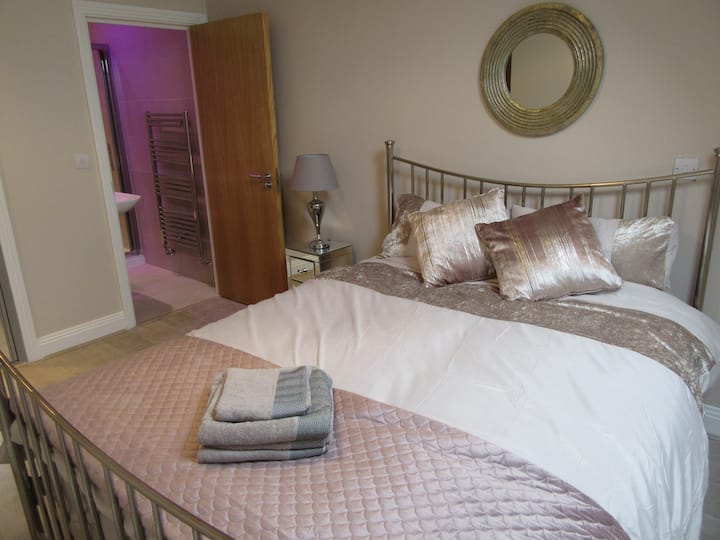 Windsor Town Centre Gated Property With Parking - Maidenhead