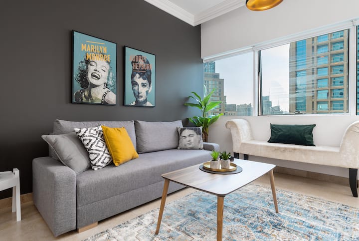 Upgraded & Lavishly Decorated 1bd | Dubai Marina - Dubai Marina