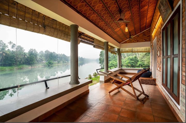 Calm & Secluded Cottage W/ Spectacular River-view - Kerala