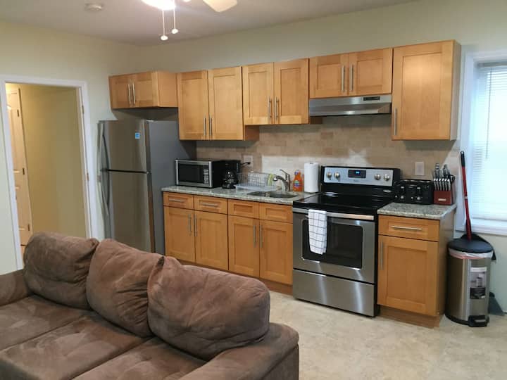 15 Min To Nyc & Metlife. Priv Apt.
Free Wash/dryer - Paterson, NJ