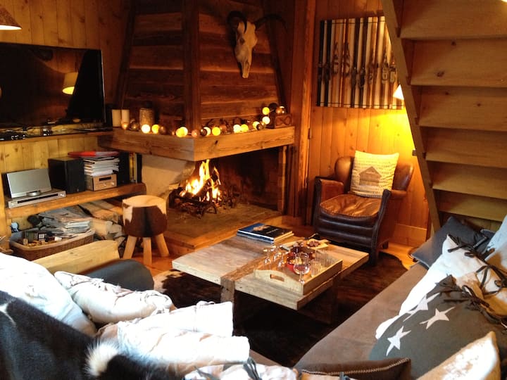 Courchevel: Appartement De Charme Dans Un Chalet - Courchevel