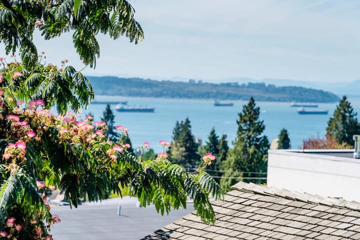 Ocean Views. Gorgeous Beautiful House 4 Bedrooms. - West Vancouver