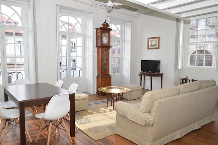 ​ Prime Location: 4-5 Guests Facing Clérigos Tower - Porto