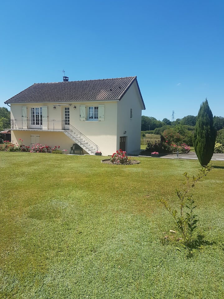 Maison Paisible à La Campagne - Ambazac
