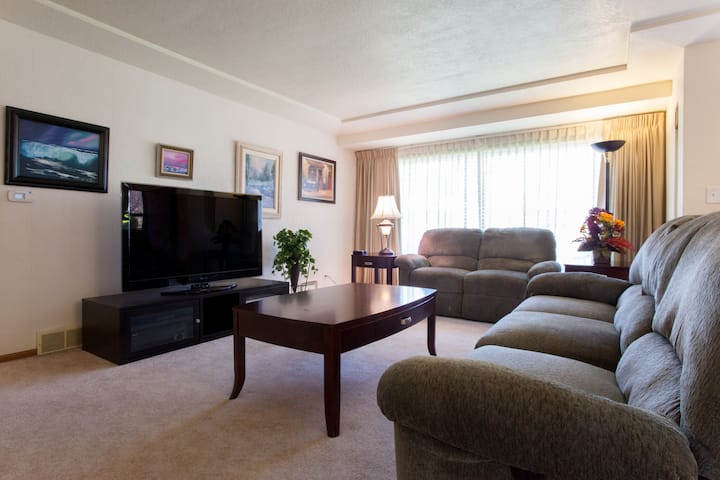 Near Providence Hospital - Sunny Tabor 1100 Sq Ft - Hazelwood - Portland