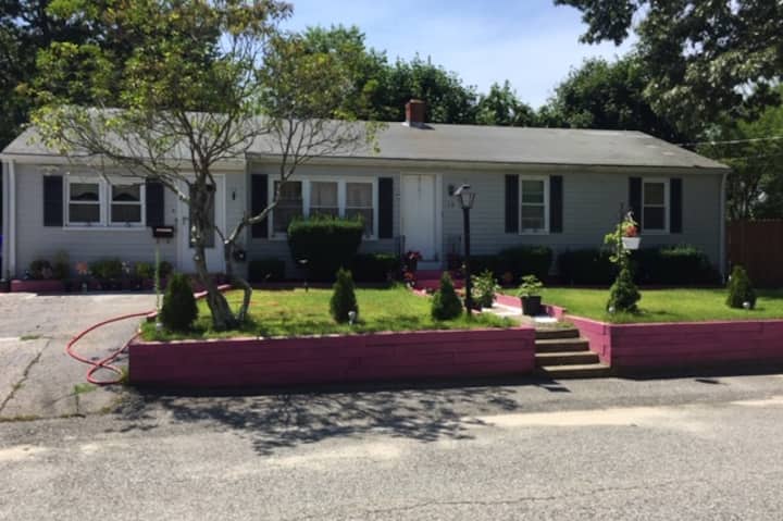 Pink Cottage - Coventry, RI