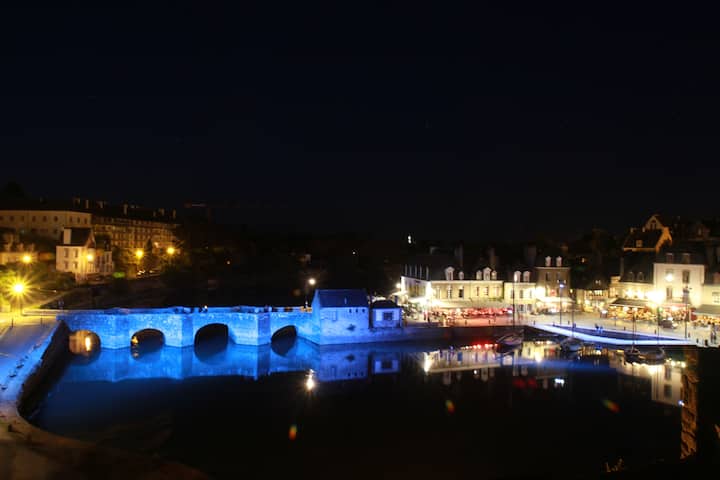 La Tranquilité Avec Vue Sur Le Pont De St Goustan - Auray