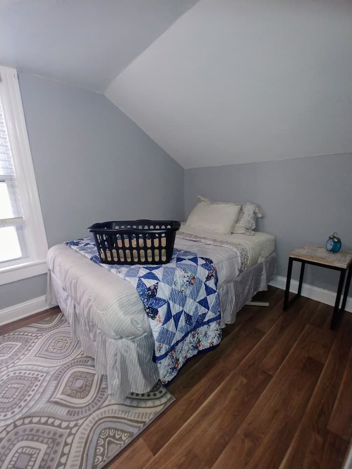 Cozy Modern Room Perfect Location Albany - Albany, NY