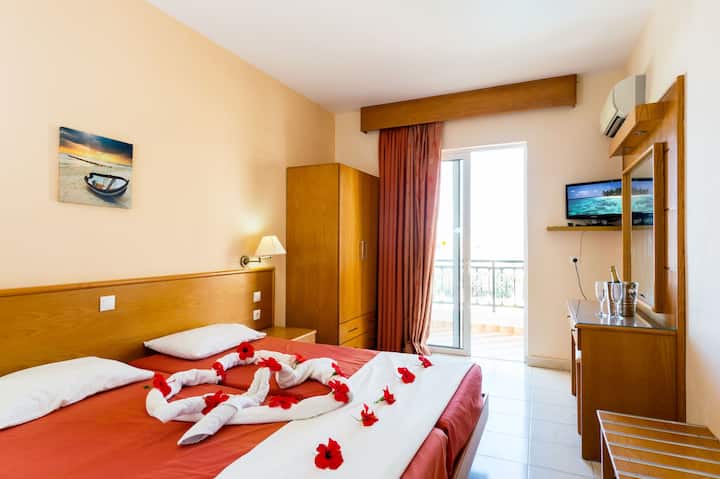 Superior Two-bedroom Apartment With Jacuzzi Bath - Lindos