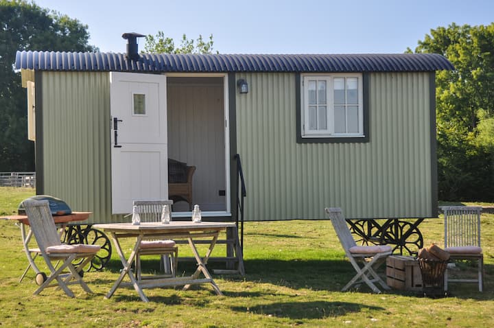 Shepherds Hut With A Stunning View In Kent. - Tenterden