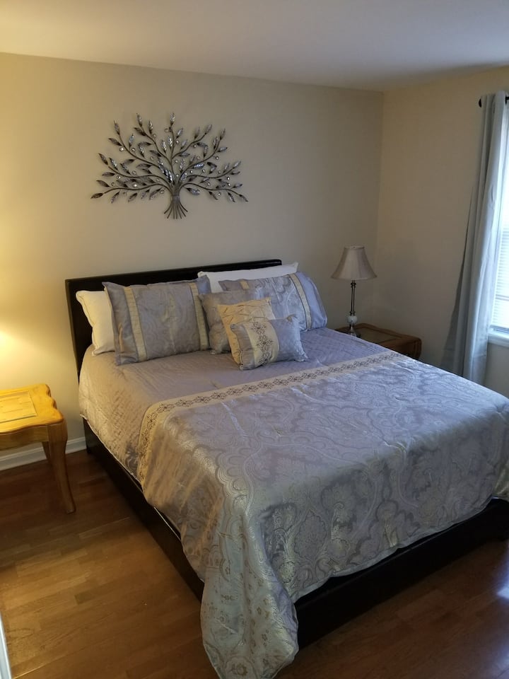 Spacious Two-bedroom Great Location - Lusby, MD
