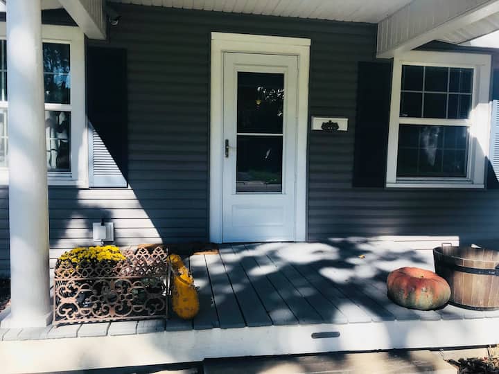 Charming & Historic Downtown Springfield Bungalow - Springfield, MO