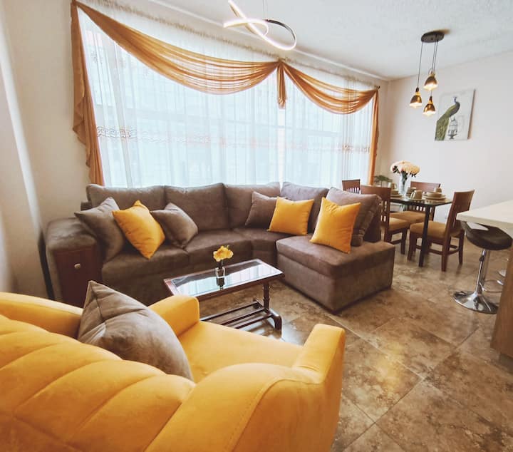 Departamento Completo A 50m Del Parque Calderon - Cuenca