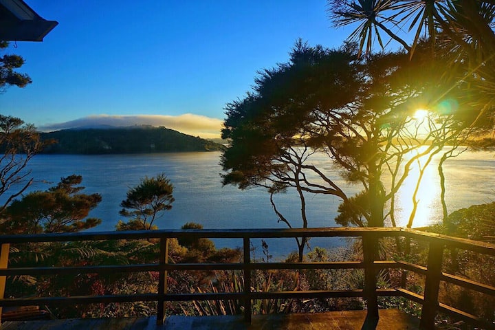 Water Views From Bedroom And Deck - Raglan