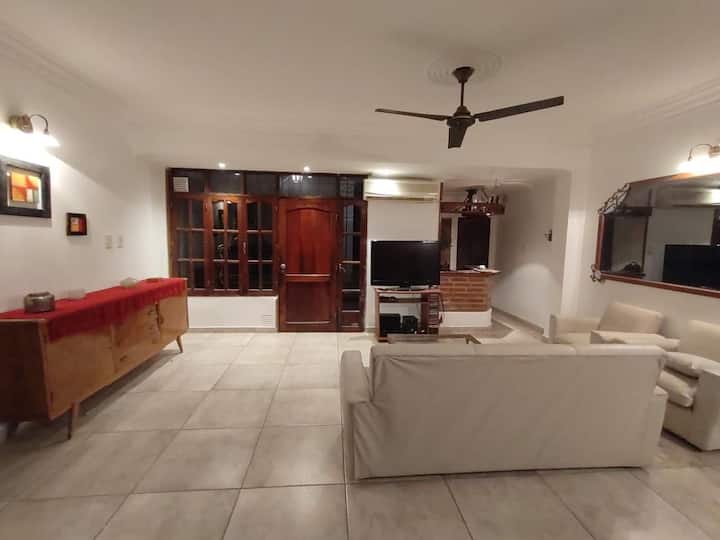 Casa Sobre Av. Roca Con Cochera - Santiago del Estero