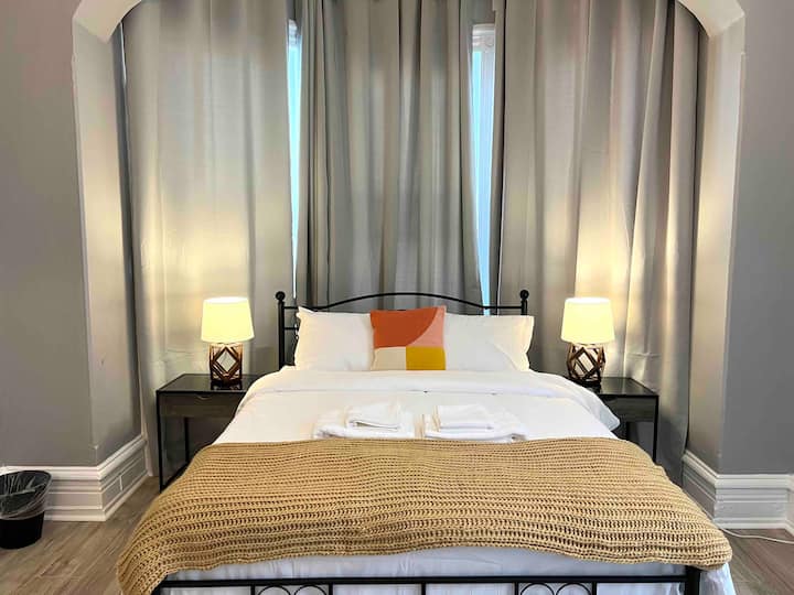 *Southphilly Broad St 1br 1ba | Free 2-car Parking - Philadelphia, PA