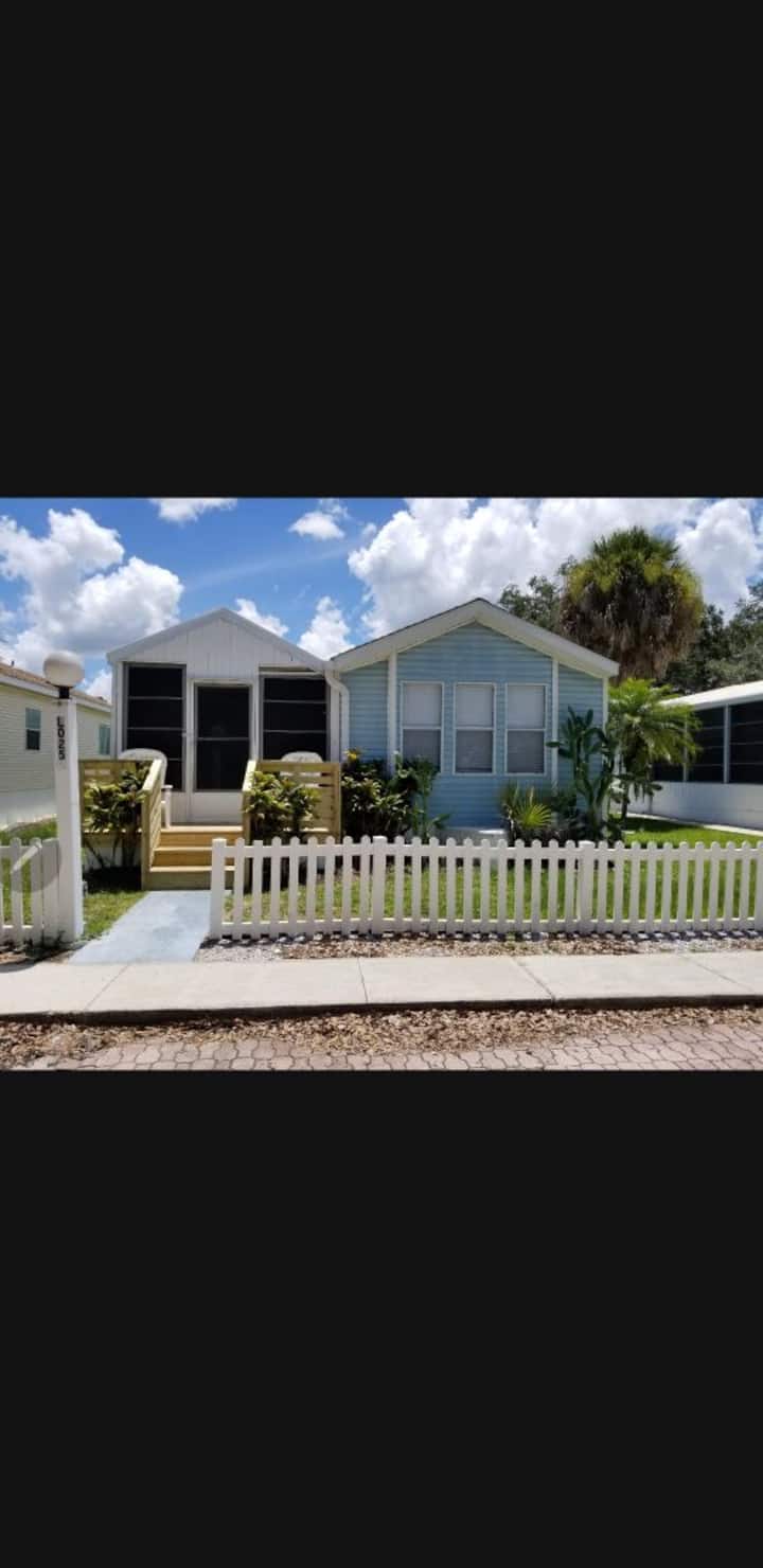 Cheerful 1-bedroom Home With Pool. - Lakewood Ranch, FL