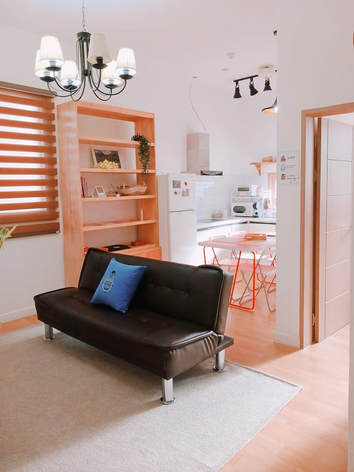 [22평 방2 넓은거실] 중앙시장 청초호 도보 넓고 위치좋은 속초숙소 - Sokcho-si