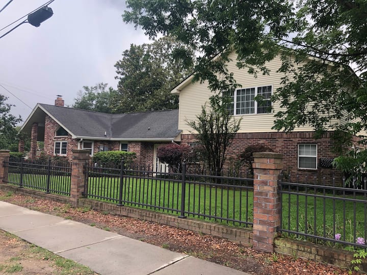 Quiet Comfortable Walk-up In Old Mt. Pleasant Home - Mount Pleasant, SC