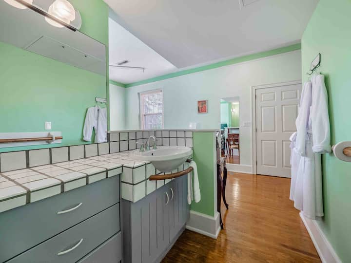 Bistro Suite In Historic Boutique Hotel - Wilmington, NC