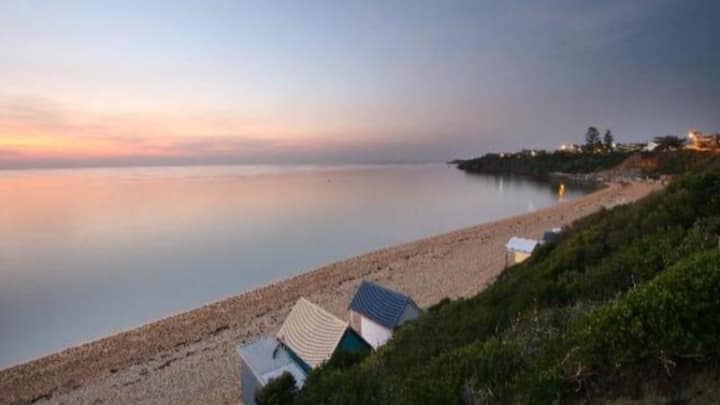 Beautiful Little Beach Cottage - Mount Martha